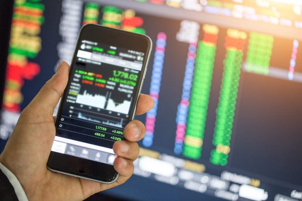 Mobile vs Desktop Trading: Which Interface Suits You? | FXSI